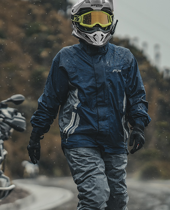 Espíritu Dakar en la AKT TT DS 200 Rally: Aventura y Estilo | FP